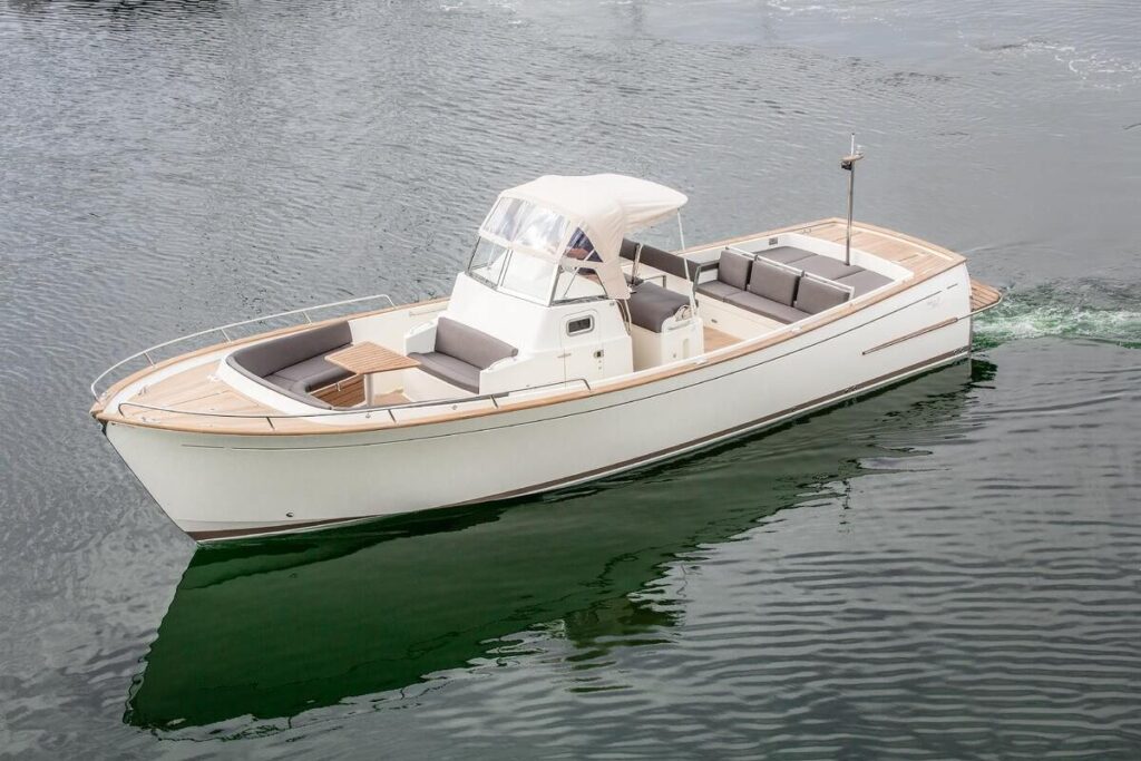 Rhéa 35 Open - Leangbukta Maritime Senter